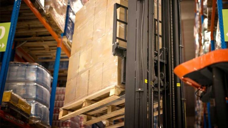 Tipuri de Lifturi Industriale pentru Fabrici: Ghidul Complet